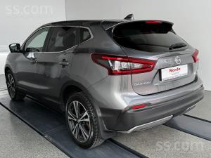 Grey Nissan Qashqai 2020 in Riga, with an engine capacity of 1.30 L and mileage of 107 thousand km for 14480 €, photo 4 on AUTOMOTO.COM.LV