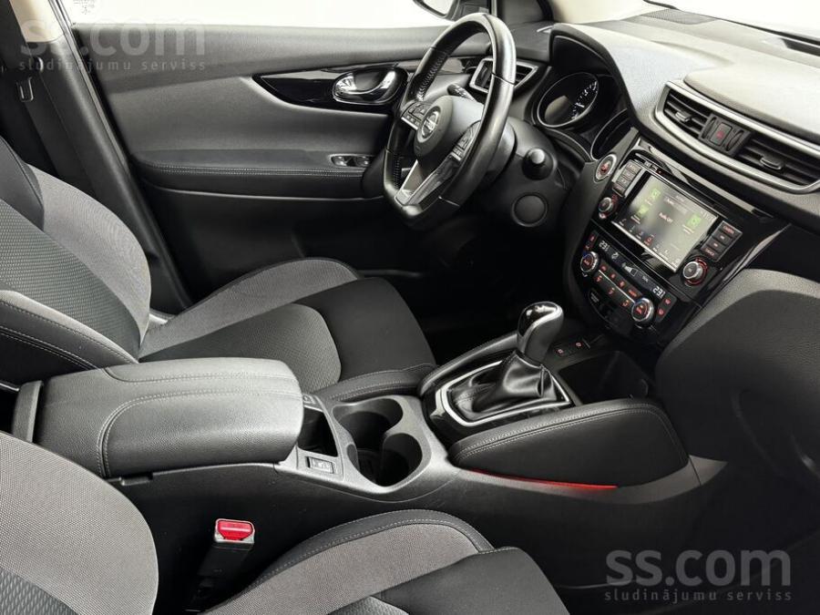 Grey Nissan Qashqai 2020 in Riga, with an engine capacity of 1.30 L and mileage of 107 thousand km for 14480 €, photo 9 on AUTOMOTO.COM.LV