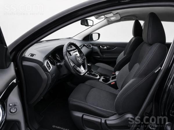 Grey Nissan Qashqai 2021 in Riga, with an engine capacity of 1.30 L and mileage of 110 thousand km for 14790 €, photo 6 on AUTOMOTO.COM.LV