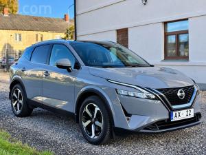 Grey Nissan Qashqai 2021 in Riga, with an engine capacity of 1.30 L and mileage of 84 thousand km for 19190 €, photo 4 on AUTOMOTO.COM.LV