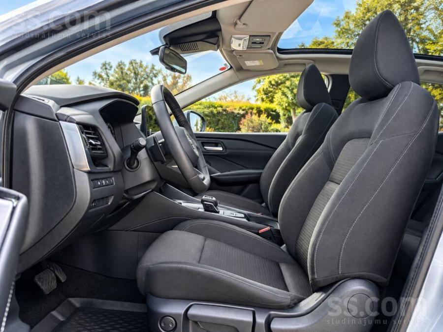 Grey Nissan Qashqai 2021 in Riga, with an engine capacity of 1.30 L and mileage of 84 thousand km for 19190 €, photo 6 on AUTOMOTO.COM.LV