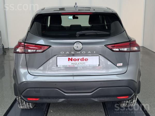 Grey Nissan Qashqai 2022 in Riga, with an engine capacity of 1.30 L and mileage of 82 thousand km for 18950 €, photo 3 on AUTOMOTO.COM.LV