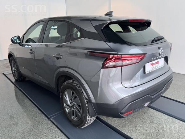 Grey Nissan Qashqai 2022 in Riga, with an engine capacity of 1.30 L and mileage of 82 thousand km for 18950 €, photo 4 on AUTOMOTO.COM.LV