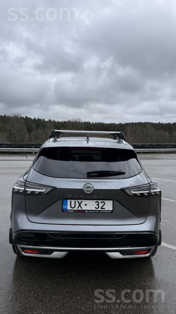 Pelēks Nissan Qashqai 2025 Valmiera, ar dzinēja tilpumu 1.30 L un nobraukumu 51 tūkst. km par 30900 €, foto 4 vietnē AUTOMOTO.COM.LV