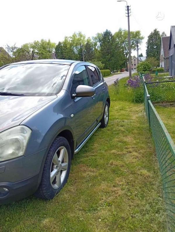 Pelēks Nissan Qashqai 2007 Viļņa, ar dzinēja tilpumu 2.00 L un nobraukumu 285 tūkst. km par 2450 €, foto 2 vietnē AUTOMOTO.COM.LV