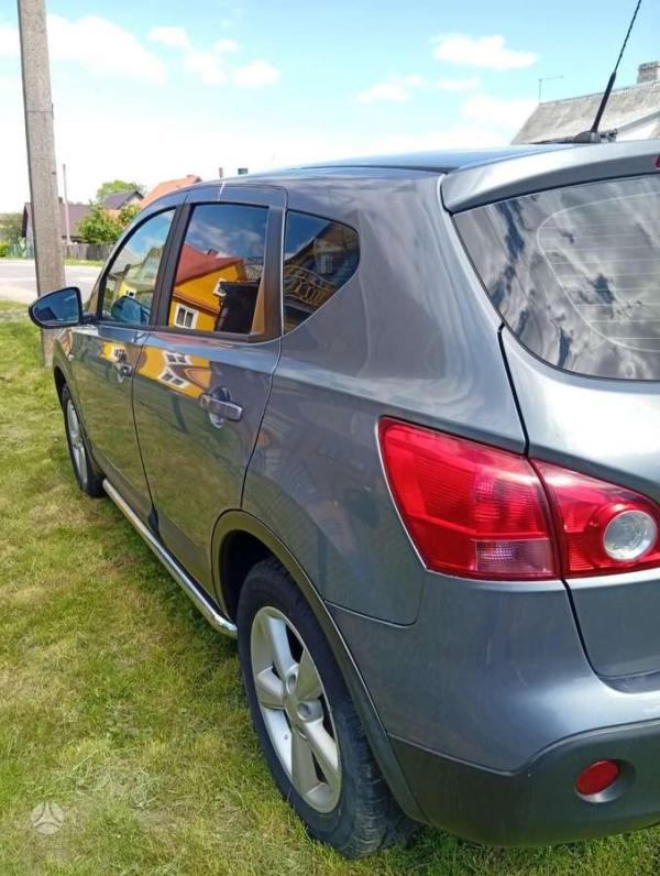 Pelēks Nissan Qashqai 2007 Viļņa, ar dzinēja tilpumu 2.00 L un nobraukumu 285 tūkst. km par 2450 €, foto 4 vietnē AUTOMOTO.COM.LV