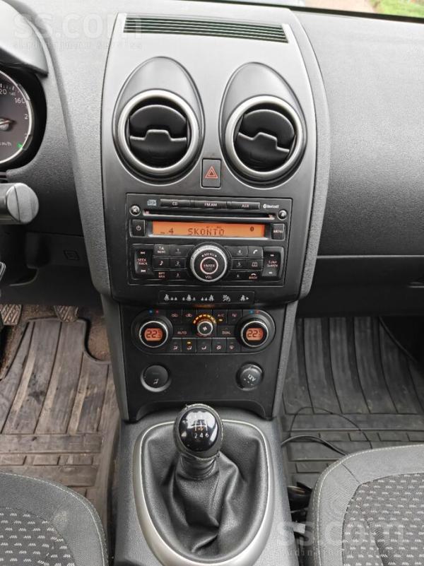 Grey Nissan Qashqai 2009 in Jelgava, with an engine capacity of 2.00 L and mileage of 317 thousand km for 2200 €, photo 5 on AUTOMOTO.COM.LV