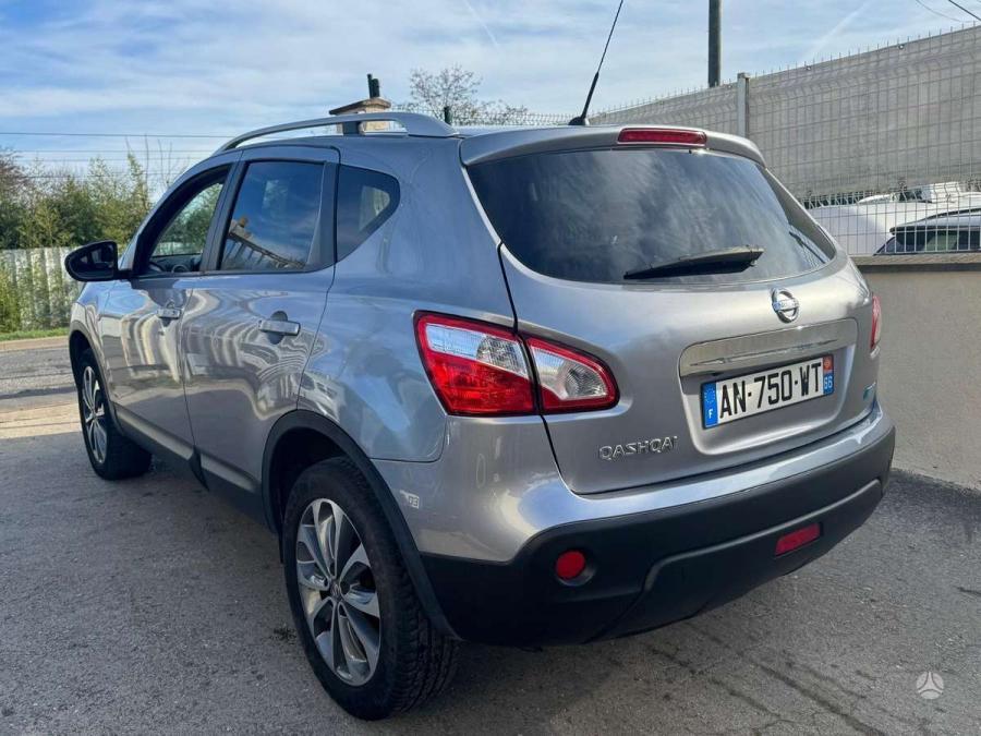 Pelēks Nissan Qashqai 2010 Tauragė, ar dzinēja tilpumu 1.50 L un nobraukumu 213 tūkst. km par 4600 €, foto 3 vietnē AUTOMOTO.COM.LV
