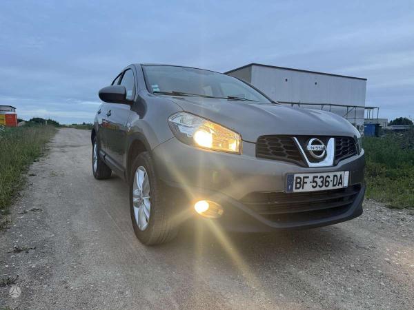 Grey Nissan Qashqai 2010 in Marijampole, with an engine capacity of 1.50 L and mileage of 240 thousand km for 3450 €, photo 1 on AUTOMOTO.COM.LV