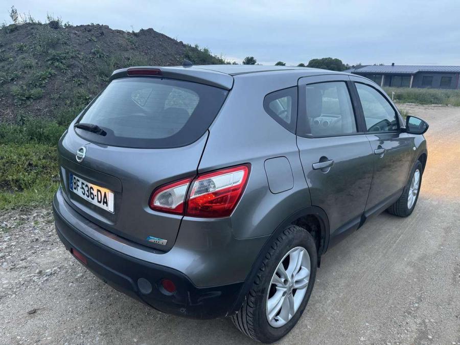 Grey Nissan Qashqai 2010 in Marijampole, with an engine capacity of 1.50 L and mileage of 240 thousand km for 3450 €, photo 3 on AUTOMOTO.COM.LV