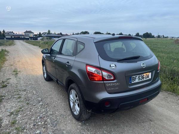 Pelēks Nissan Qashqai 2010 Marijampole, ar dzinēja tilpumu 1.50 L un nobraukumu 240 tūkst. km par 3450 €, foto 3 vietnē AUTOMOTO.COM.LV
