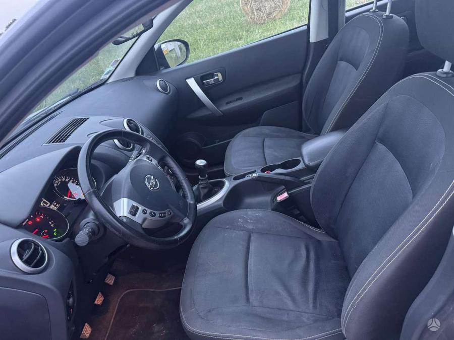 Grey Nissan Qashqai 2010 in Marijampole, with an engine capacity of 1.50 L and mileage of 240 thousand km for 3450 €, photo 9 on AUTOMOTO.COM.LV