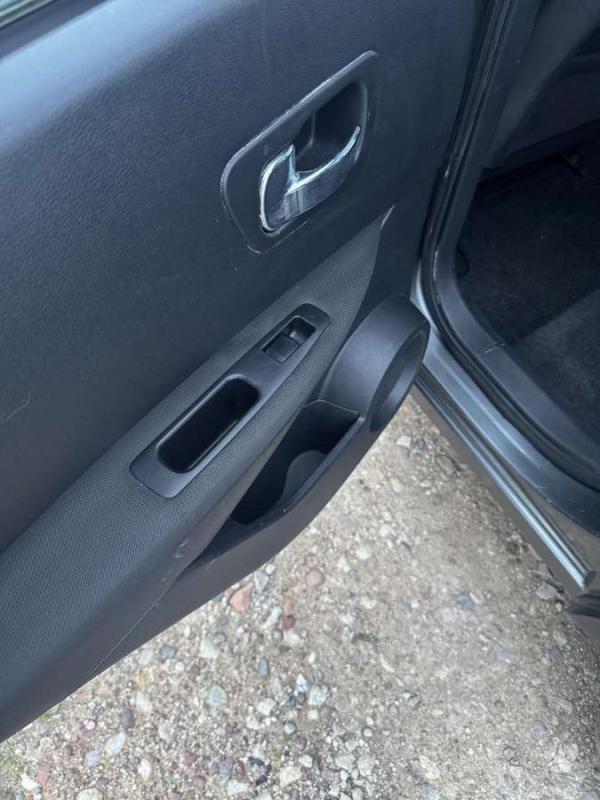 Pelēks Nissan Qashqai 2010 Marijampole, ar dzinēja tilpumu 1.50 L un nobraukumu 240 tūkst. km par 3450 €, foto 9 vietnē AUTOMOTO.COM.LV