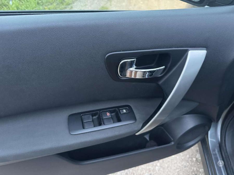 Grey Nissan Qashqai 2010 in Marijampole, with an engine capacity of 1.50 L and mileage of 240 thousand km for 3450 €, photo 11 on AUTOMOTO.COM.LV