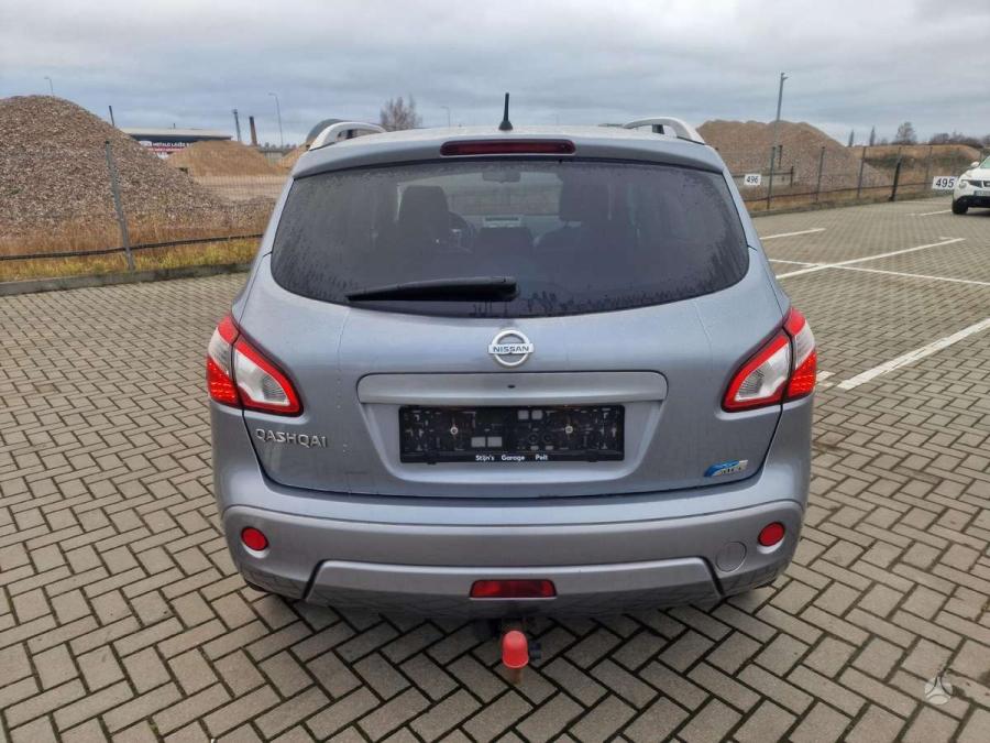 Pelēks Nissan Qashqai 2011 Tauragė, ar dzinēja tilpumu 1.46 L un nobraukumu 251 tūkst. km par 5150 €, foto 4 vietnē AUTOMOTO.COM.LV