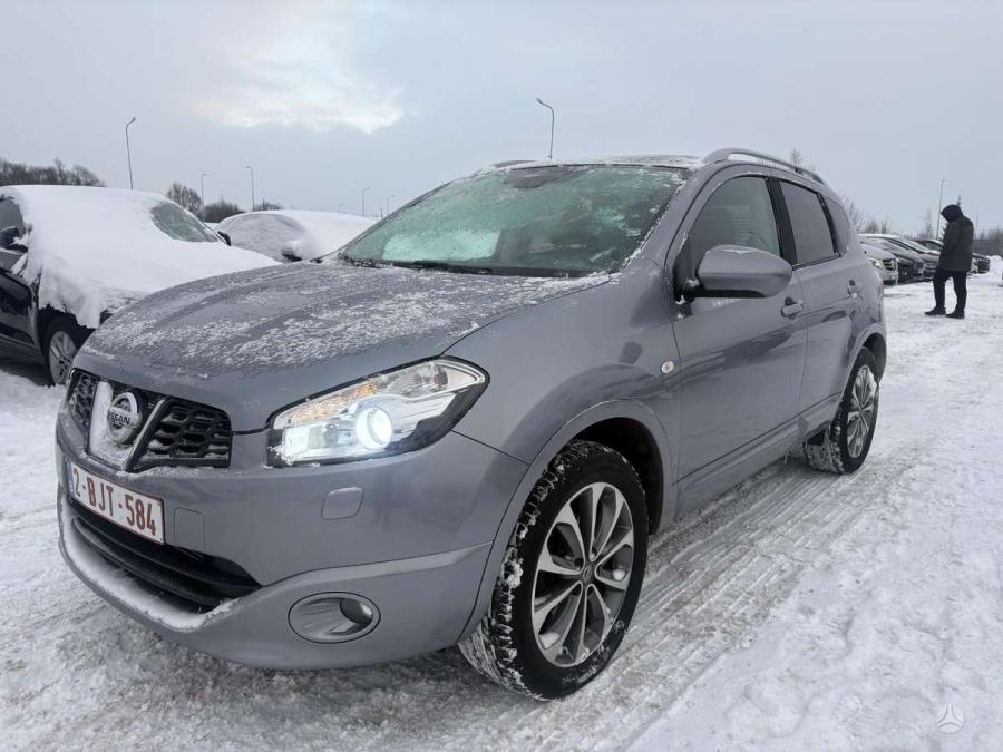 Grey Nissan Qashqai 2011 in Taurage, with an engine capacity of 1.50 L and mileage of 251 thousand km for 5300 €, photo 1 on AUTOMOTO.COM.LV