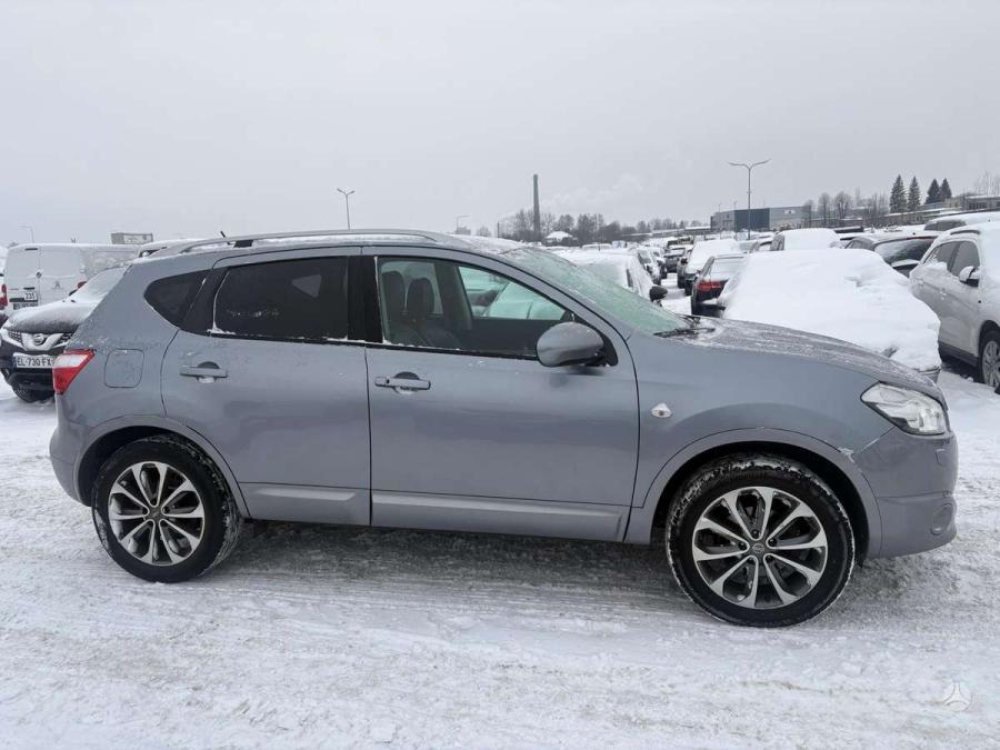 Grey Nissan Qashqai 2011 in Taurage, with an engine capacity of 1.50 L and mileage of 251 thousand km for 5300 €, photo 3 on AUTOMOTO.COM.LV