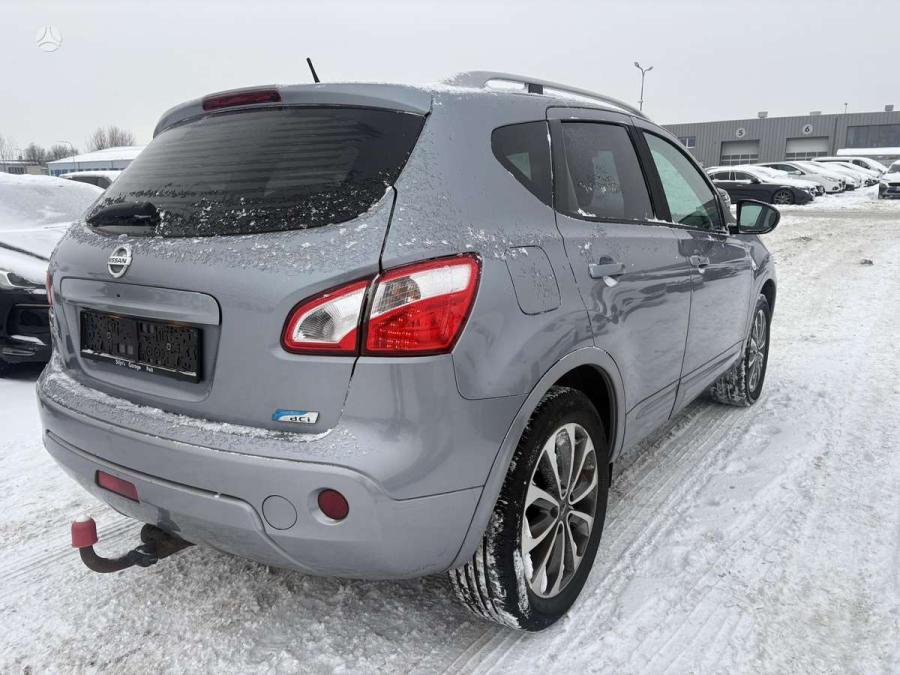 Grey Nissan Qashqai 2011 in Taurage, with an engine capacity of 1.50 L and mileage of 251 thousand km for 5300 €, photo 4 on AUTOMOTO.COM.LV