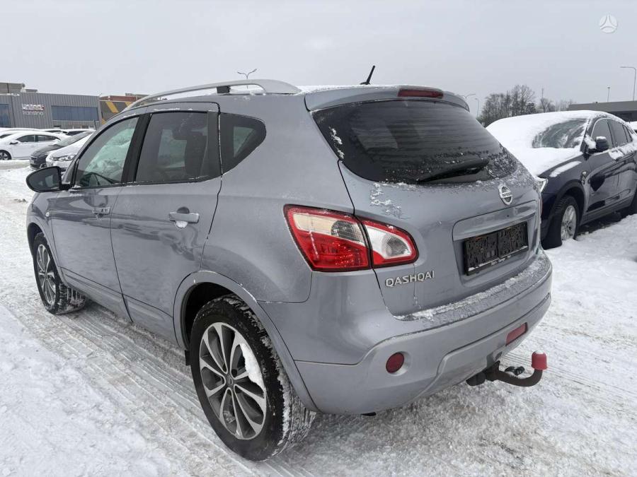 Grey Nissan Qashqai 2011 in Taurage, with an engine capacity of 1.50 L and mileage of 251 thousand km for 5300 €, photo 6 on AUTOMOTO.COM.LV