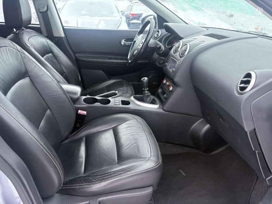 Grey Nissan Qashqai 2011 in Taurage, with an engine capacity of 1.50 L and mileage of 251 thousand km for 5300 €, photo 13 on AUTOMOTO.COM.LV