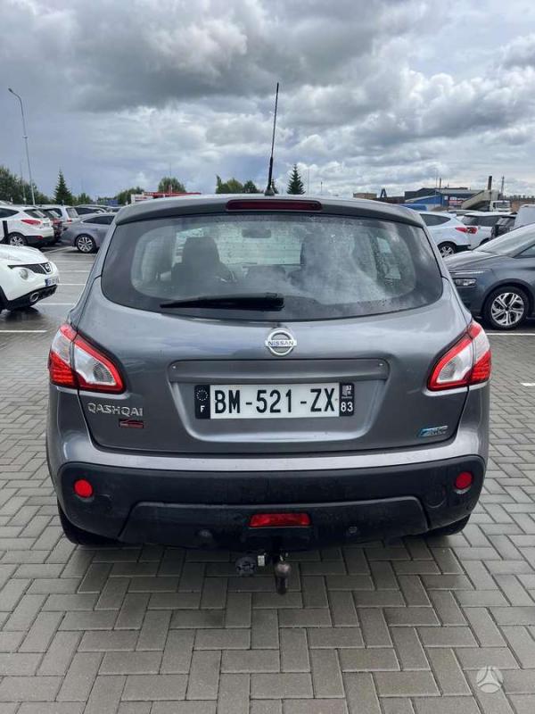Grey Nissan Qashqai 2011 in Taurage, with an engine capacity of 1.46 L and mileage of 242 thousand km for 3800 €, photo 3 on AUTOMOTO.COM.LV