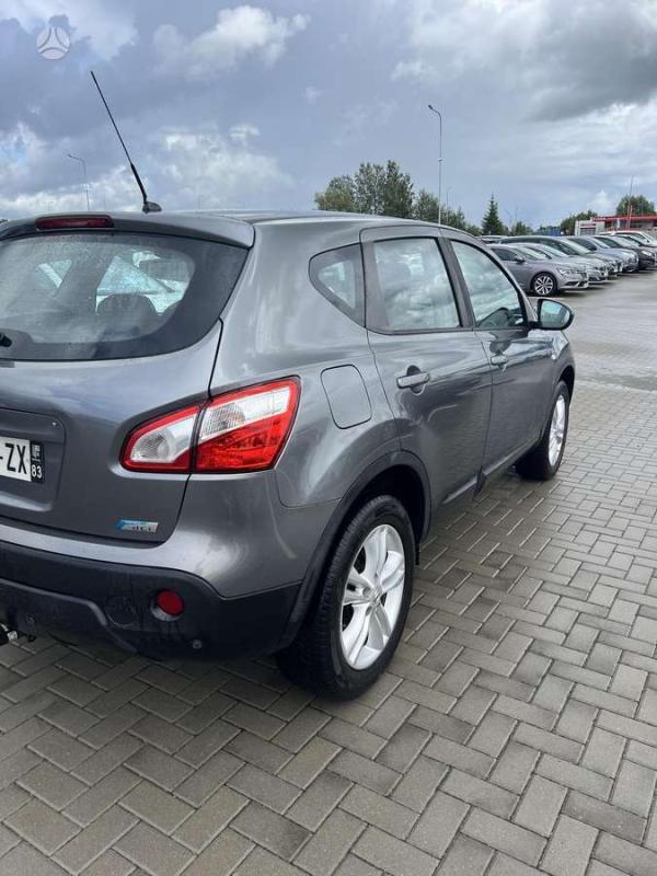 Grey Nissan Qashqai 2011 in Taurage, with an engine capacity of 1.46 L and mileage of 242 thousand km for 3800 €, photo 4 on AUTOMOTO.COM.LV
