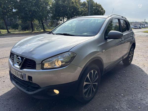 Grey Nissan Qashqai 2011 in Taurage, with an engine capacity of 1.50 L and mileage of 215 thousand km for 3700 €, photo 1 on AUTOMOTO.COM.LV