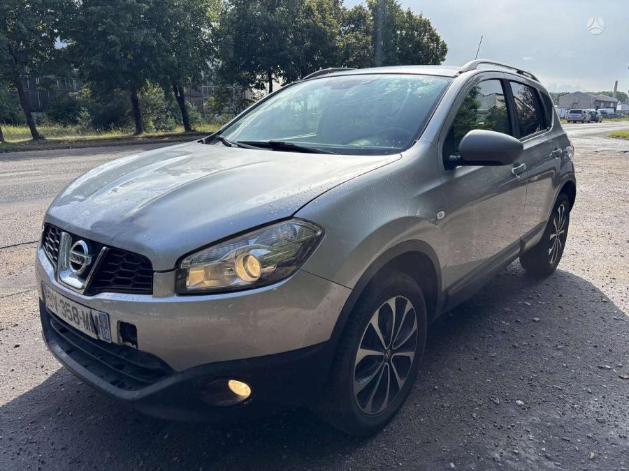 Grey Nissan Qashqai 2011 in Taurage, with an engine capacity of 1.50 L and mileage of 215 thousand km for 3700 €, photo 1 on AUTOMOTO.COM.LV