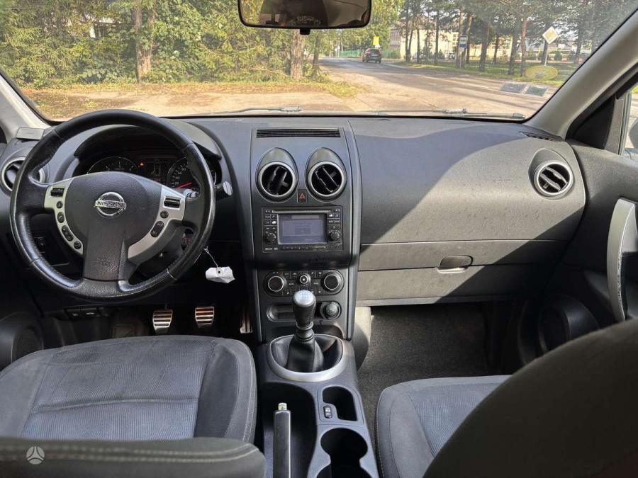 Grey Nissan Qashqai 2011 in Taurage, with an engine capacity of 1.50 L and mileage of 215 thousand km for 3700 €, photo 8 on AUTOMOTO.COM.LV