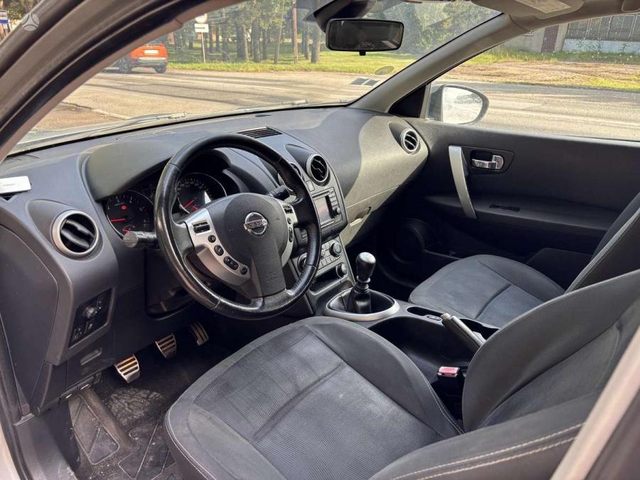 Grey Nissan Qashqai 2011 in Taurage, with an engine capacity of 1.50 L and mileage of 215 thousand km for 3700 €, photo 9 on AUTOMOTO.COM.LV
