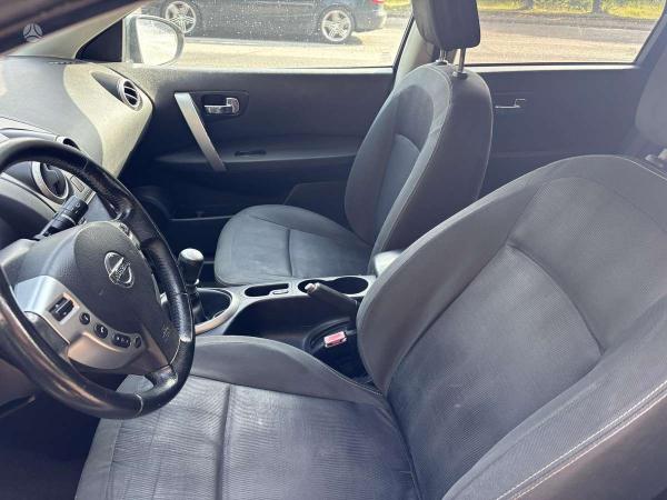 Grey Nissan Qashqai 2011 in Taurage, with an engine capacity of 1.50 L and mileage of 215 thousand km for 3700 €, photo 10 on AUTOMOTO.COM.LV