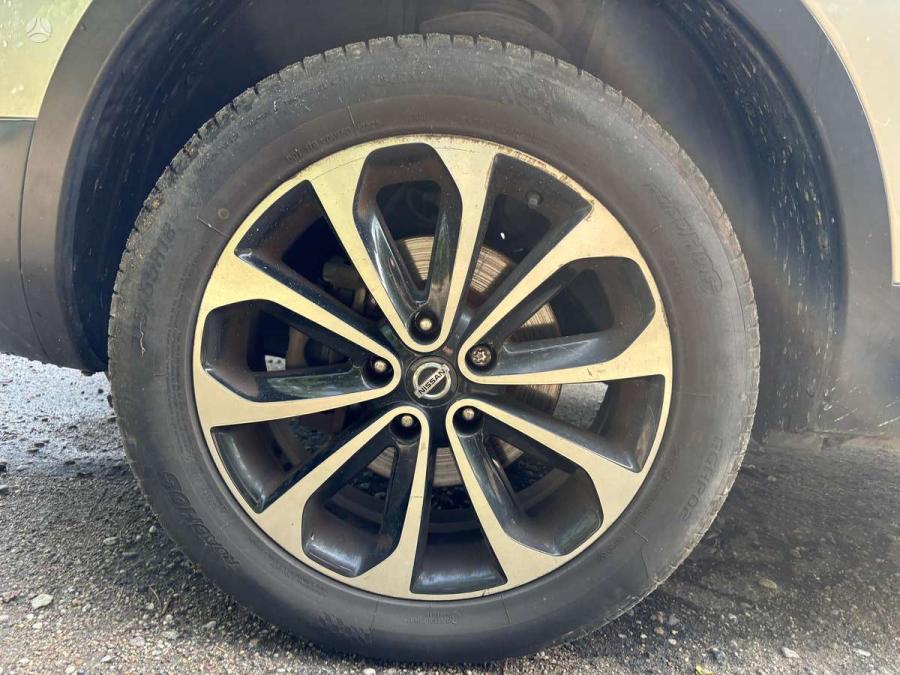 Grey Nissan Qashqai 2011 in Taurage, with an engine capacity of 1.50 L and mileage of 215 thousand km for 3700 €, photo 15 on AUTOMOTO.COM.LV