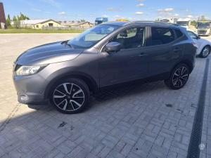 Grey Nissan Qashqai 2015 in Taurage, with an engine capacity of 1.60 L and mileage of 270 thousand km for 6800 €, photo 3 on AUTOMOTO.COM.LV