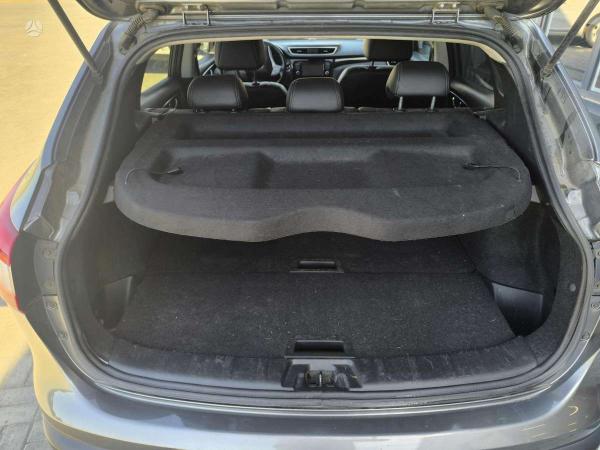 Grey Nissan Qashqai 2015 in Taurage, with an engine capacity of 1.60 L and mileage of 270 thousand km for 6800 €, photo 4 on AUTOMOTO.COM.LV