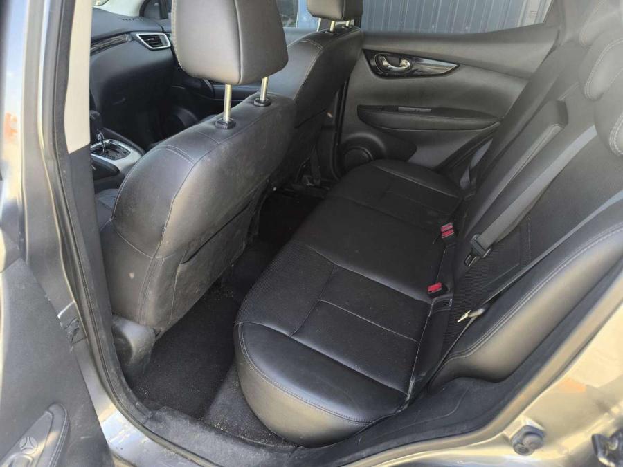 Grey Nissan Qashqai 2015 in Taurage, with an engine capacity of 1.60 L and mileage of 270 thousand km for 6800 €, photo 6 on AUTOMOTO.COM.LV