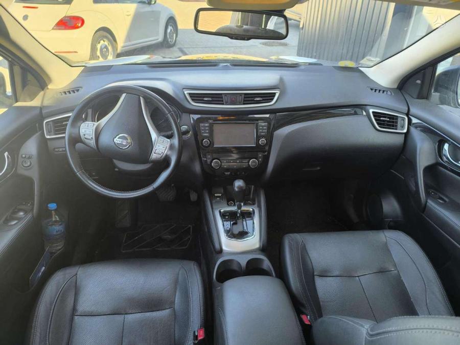 Grey Nissan Qashqai 2015 in Taurage, with an engine capacity of 1.60 L and mileage of 270 thousand km for 6800 €, photo 7 on AUTOMOTO.COM.LV