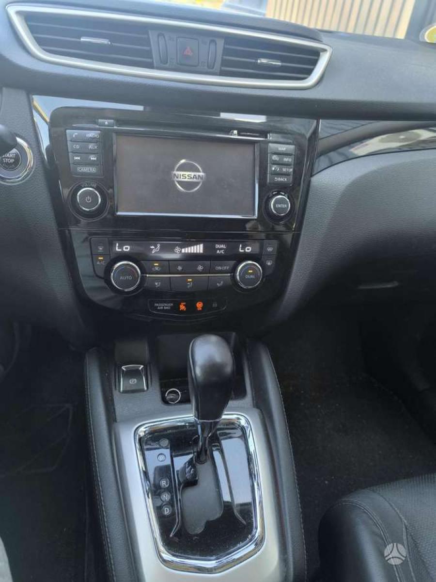 Grey Nissan Qashqai 2015 in Taurage, with an engine capacity of 1.60 L and mileage of 270 thousand km for 6800 €, photo 10 on AUTOMOTO.COM.LV