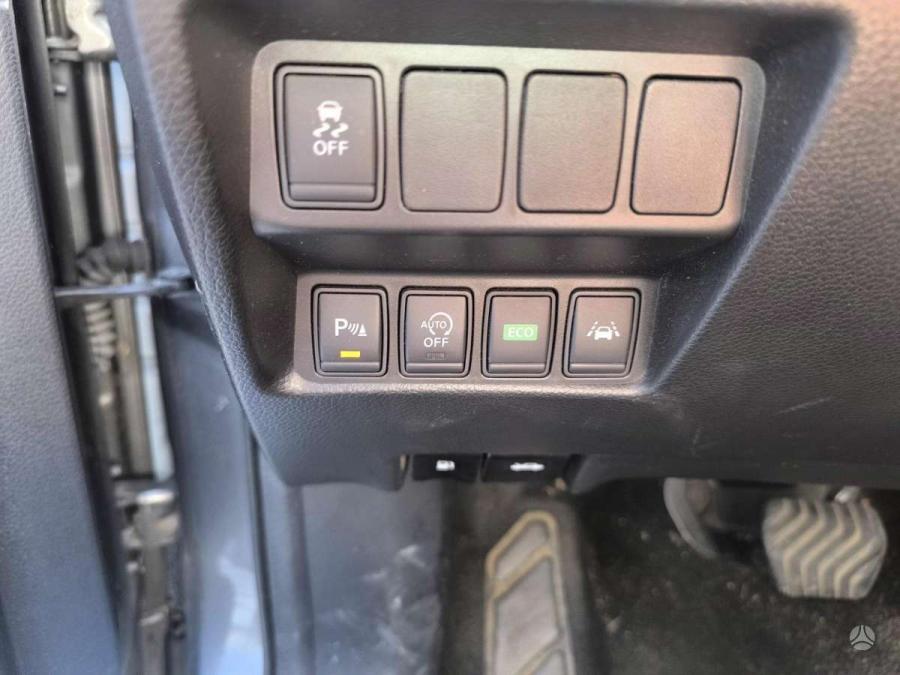 Grey Nissan Qashqai 2015 in Taurage, with an engine capacity of 1.60 L and mileage of 270 thousand km for 6800 €, photo 12 on AUTOMOTO.COM.LV