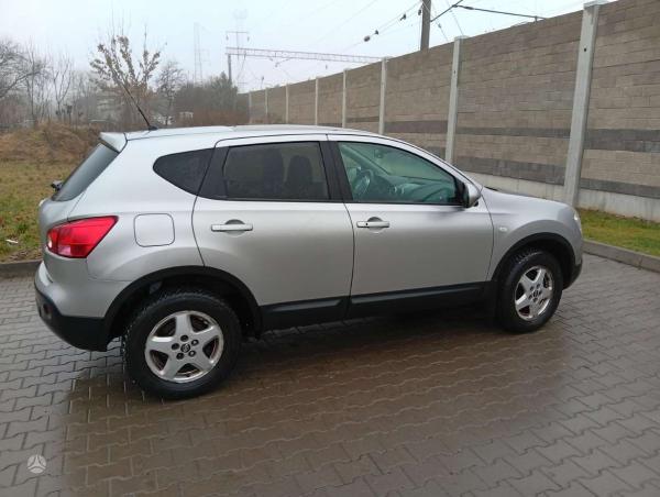 Grey Nissan Qashqai 2009 in Vilnius, with an engine capacity of 2.00 L and mileage of 160 thousand km for 2500 €, photo 3 on AUTOMOTO.COM.LV