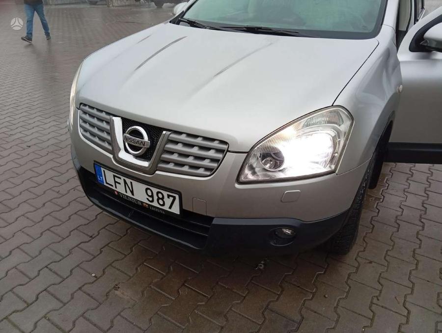 Pelēks Nissan Qashqai 2009 Viļņa, ar dzinēja tilpumu 2.00 L un nobraukumu 160 tūkst. km par 2500 €, foto 10 vietnē AUTOMOTO.COM.LV