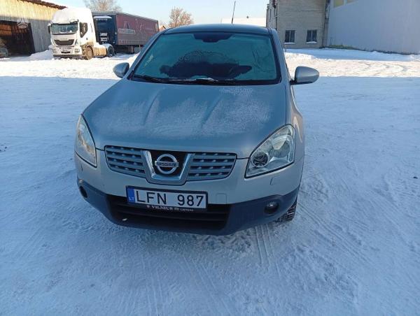 Grey Nissan Qashqai 2009 in Trakai, with an engine capacity of 2.00 L and mileage of 160 thousand km for 3550 €, photo 1 on AUTOMOTO.COM.LV