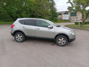 Grey Nissan Qashqai 2009 in Trakai, with an engine capacity of 2.00 L and mileage of 160 thousand km for 2500 €, photo 3 on AUTOMOTO.COM.LV