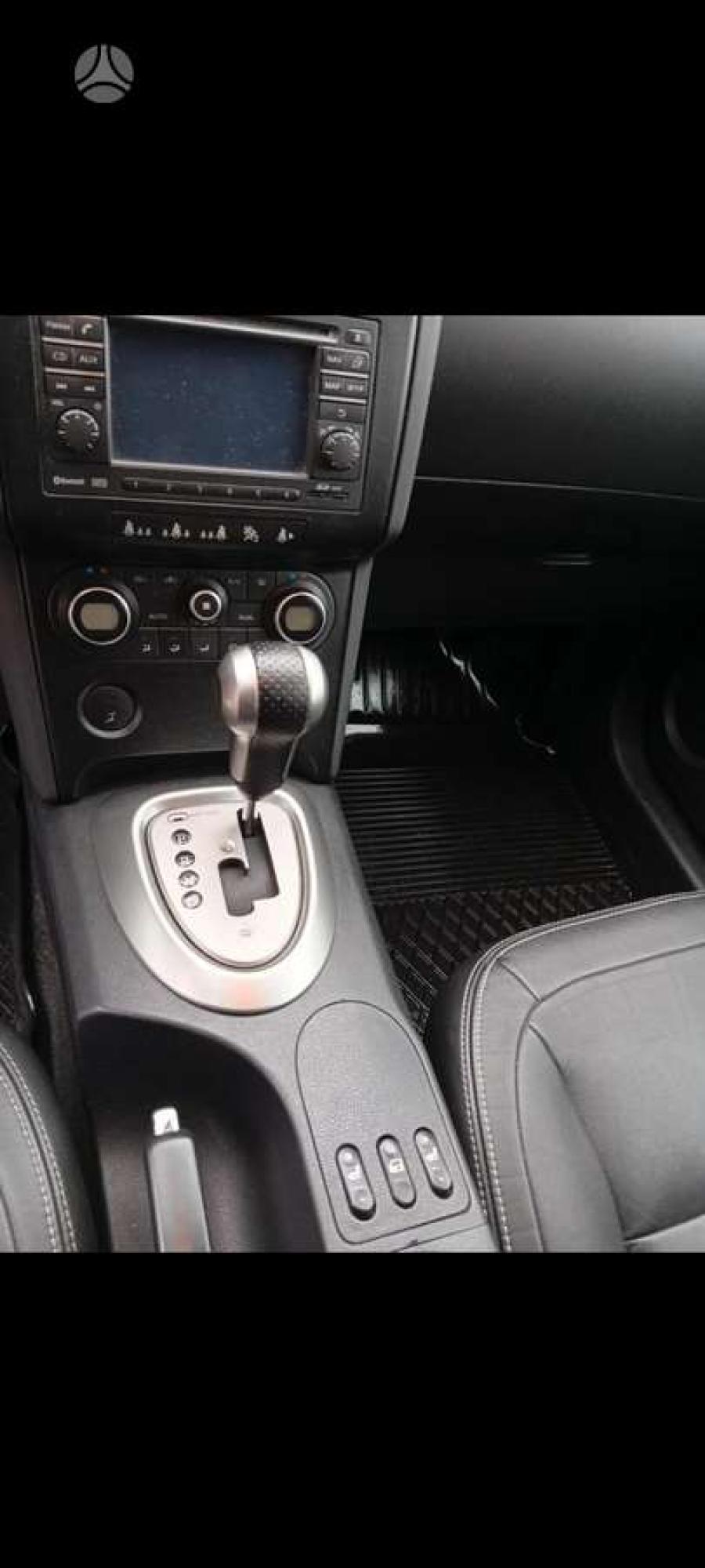 Grey Nissan Qashqai 2009 in Trakai, with an engine capacity of 2.00 L and mileage of 160 thousand km for 2500 €, photo 10 on AUTOMOTO.COM.LV