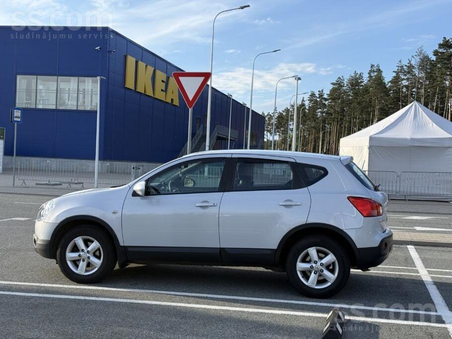 Grey Nissan Qashqai 2007 in Riga, with an engine capacity of 2.00 L and mileage of 234 thousand km for 3500 €, photo 5 on AUTOMOTO.COM.LV