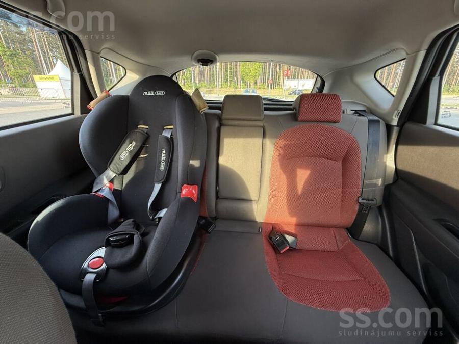 Grey Nissan Qashqai 2007 in Riga, with an engine capacity of 2.00 L and mileage of 234 thousand km for 3500 €, photo 7 on AUTOMOTO.COM.LV