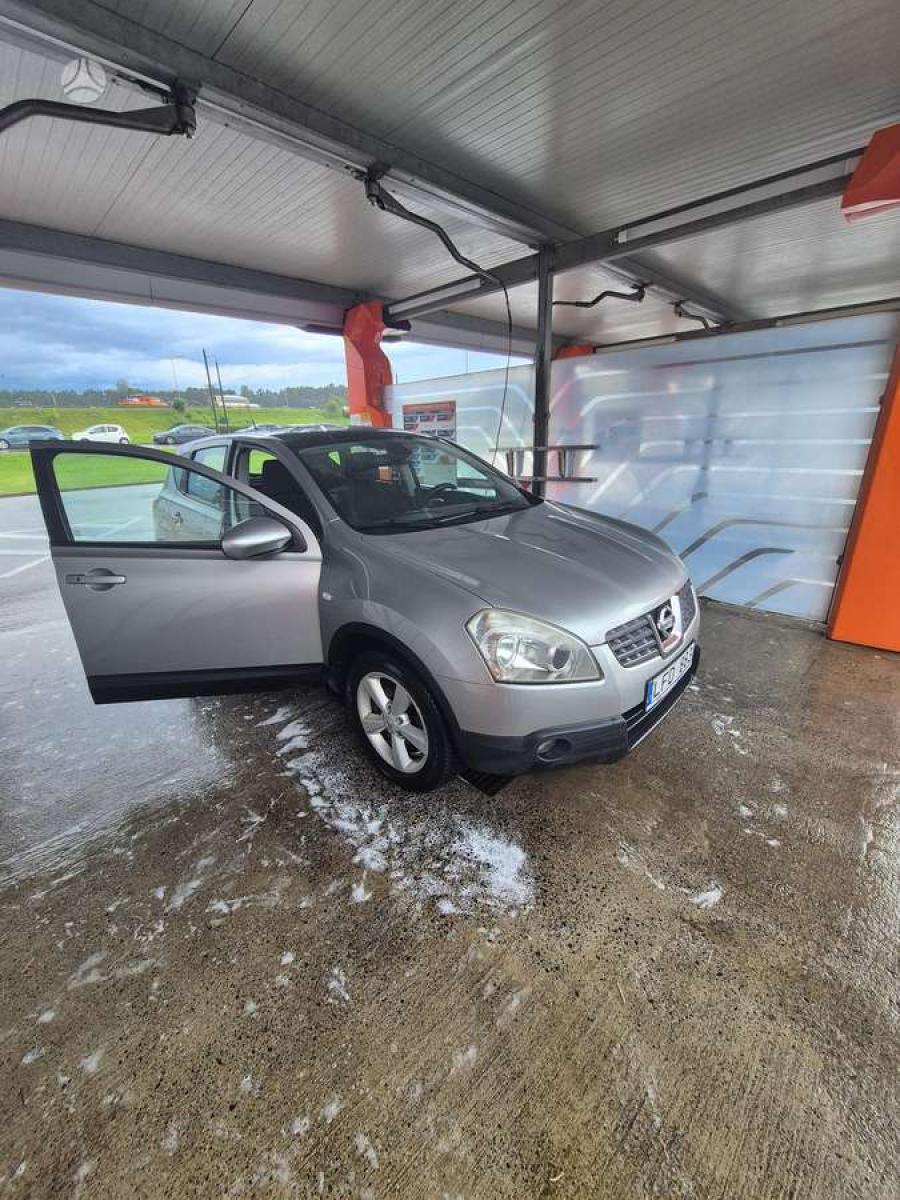 Grey Nissan Qashqai 2007 in Vilnius, with an engine capacity of 1.50 L and mileage of 338 thousand km for 2700 €, photo 1 on AUTOMOTO.COM.LV