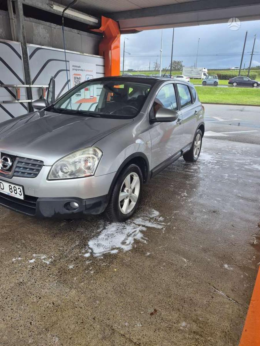 Grey Nissan Qashqai 2007 in Vilnius, with an engine capacity of 1.50 L and mileage of 338 thousand km for 2700 €, photo 4 on AUTOMOTO.COM.LV