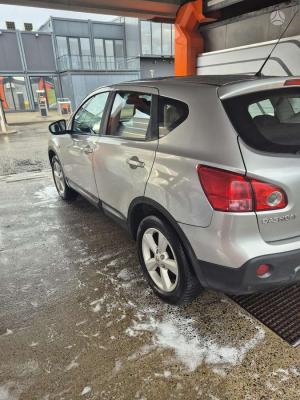 Grey Nissan Qashqai 2007 in Vilnius, with an engine capacity of 1.50 L and mileage of 338 thousand km for 2700 €, photo 5 on AUTOMOTO.COM.LV