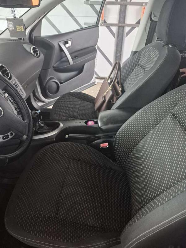 Grey Nissan Qashqai 2007 in Vilnius, with an engine capacity of 1.50 L and mileage of 338 thousand km for 2700 €, photo 6 on AUTOMOTO.COM.LV
