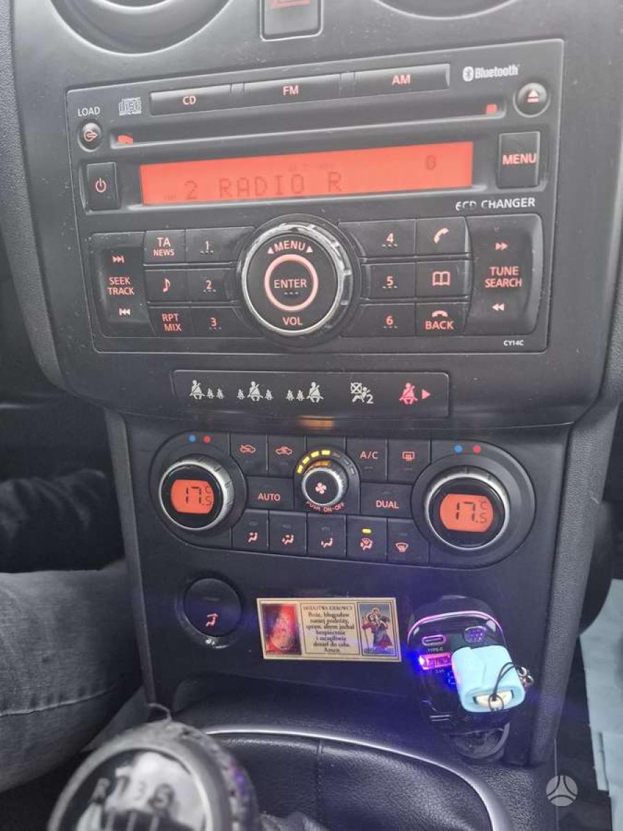 Grey Nissan Qashqai 2007 in Vilnius, with an engine capacity of 1.50 L and mileage of 338 thousand km for 2700 €, photo 13 on AUTOMOTO.COM.LV